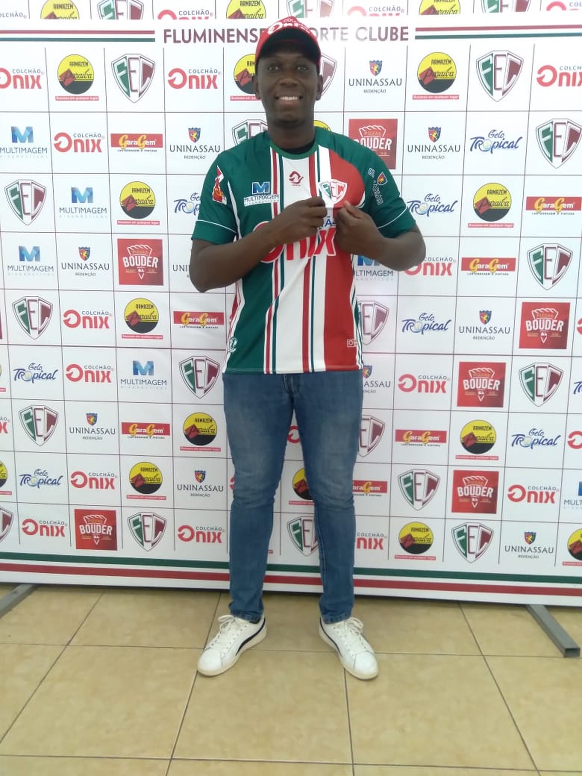 Ex-zagueiro do Vasco, Jomar é apresentado como reforço no Fluminense-PI ...