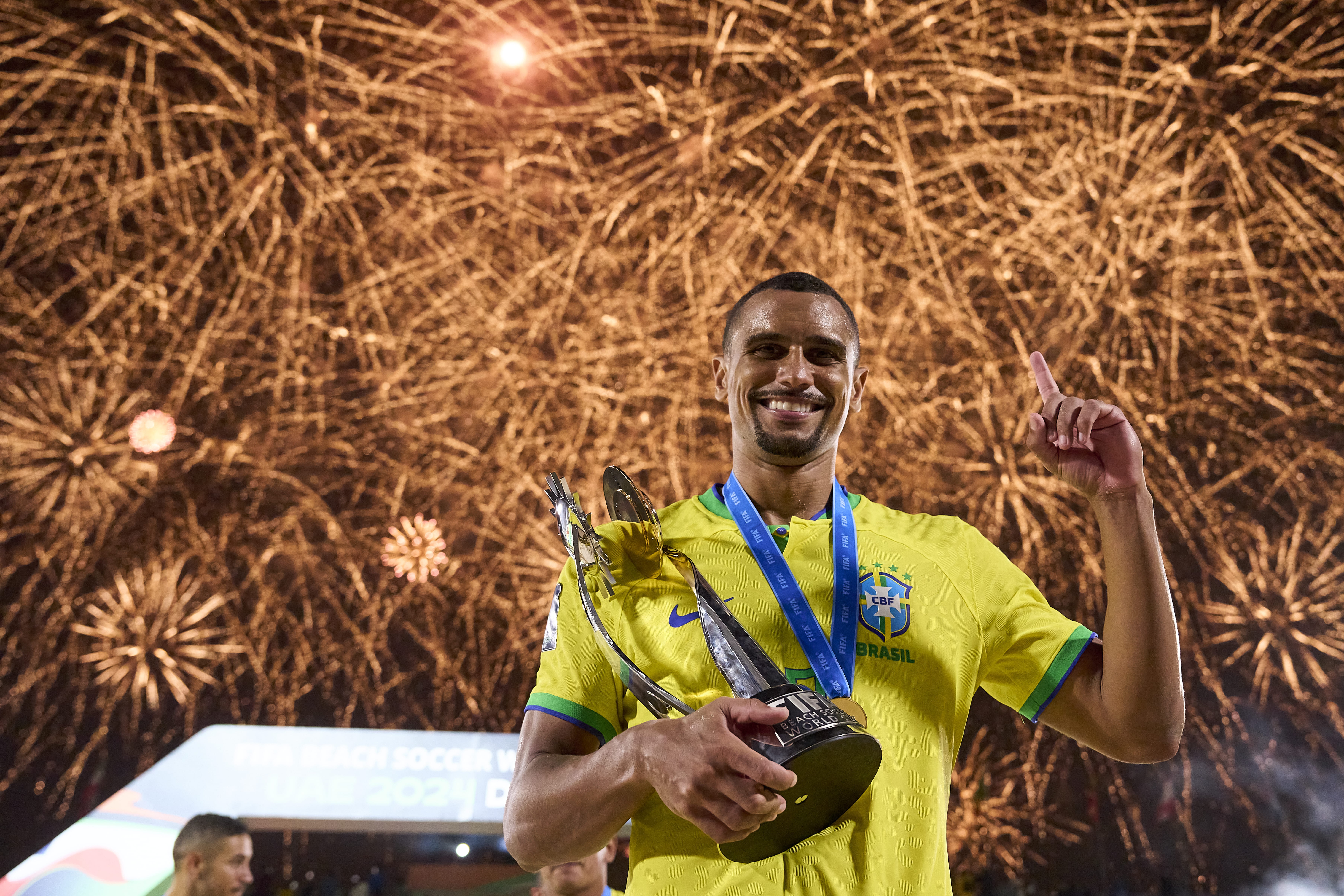 Rodrigo celebra título mundial pelo Brasil | Ge