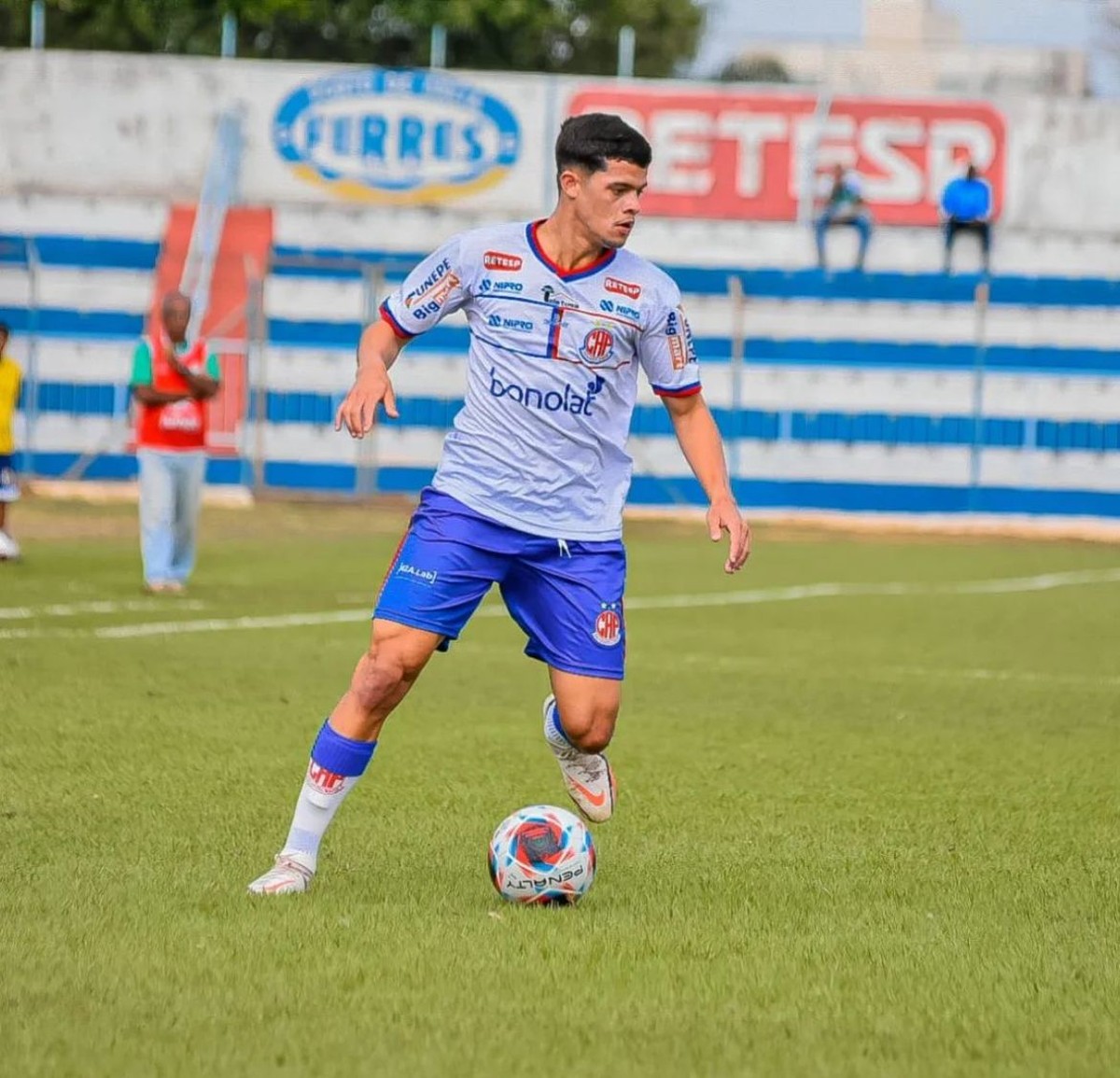 Penapolense renova com volante Victor Paulista e contrata zagueiro Rael ...