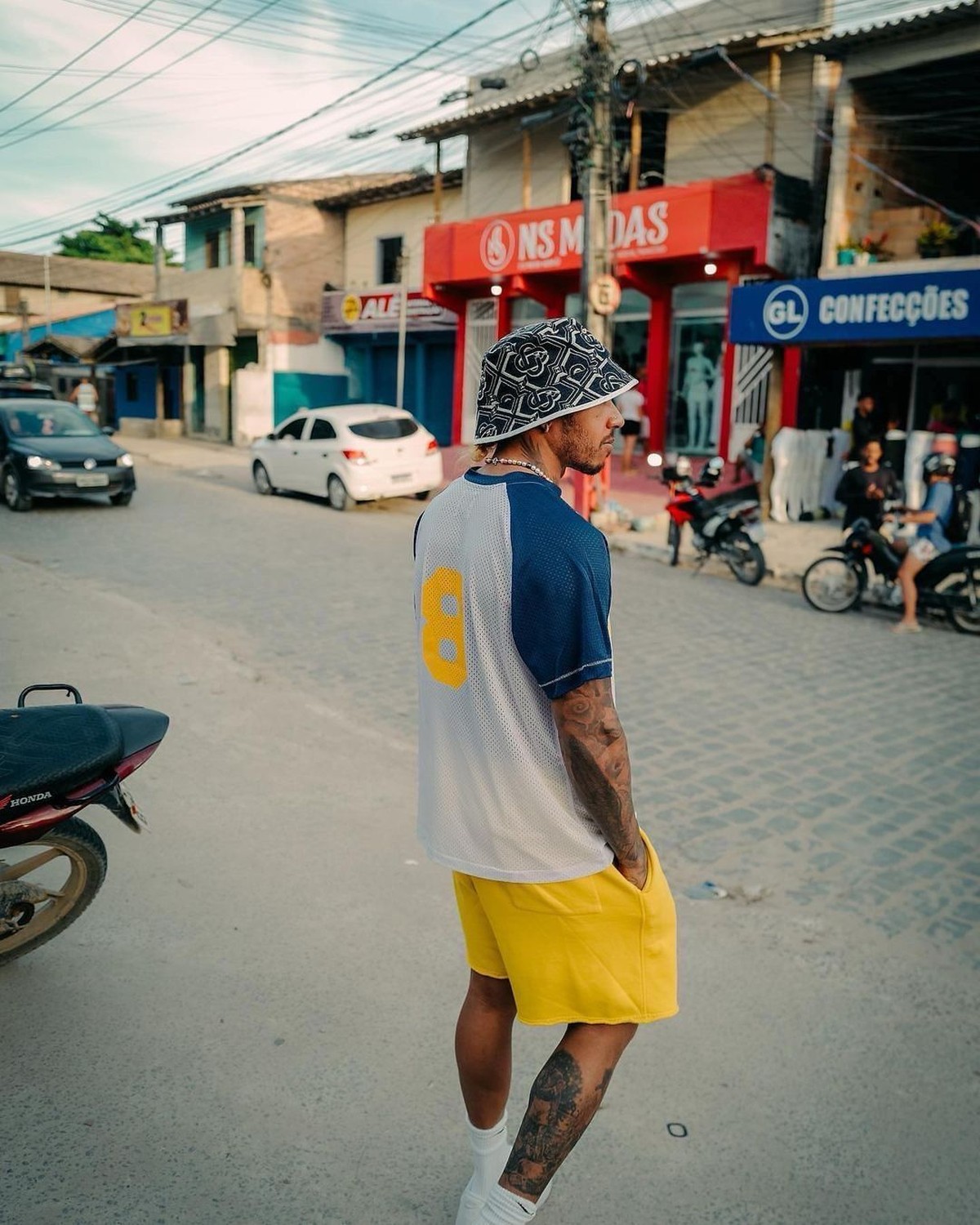 Hamilton publica primeiras fotos de viagem ao Brasil; veja