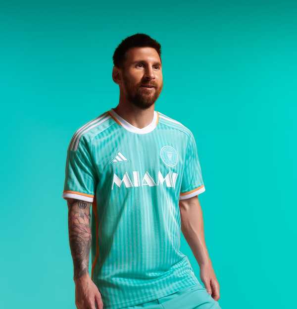 Com Messi de modelo, Inter Miami lança nova camisa para a temporada ...