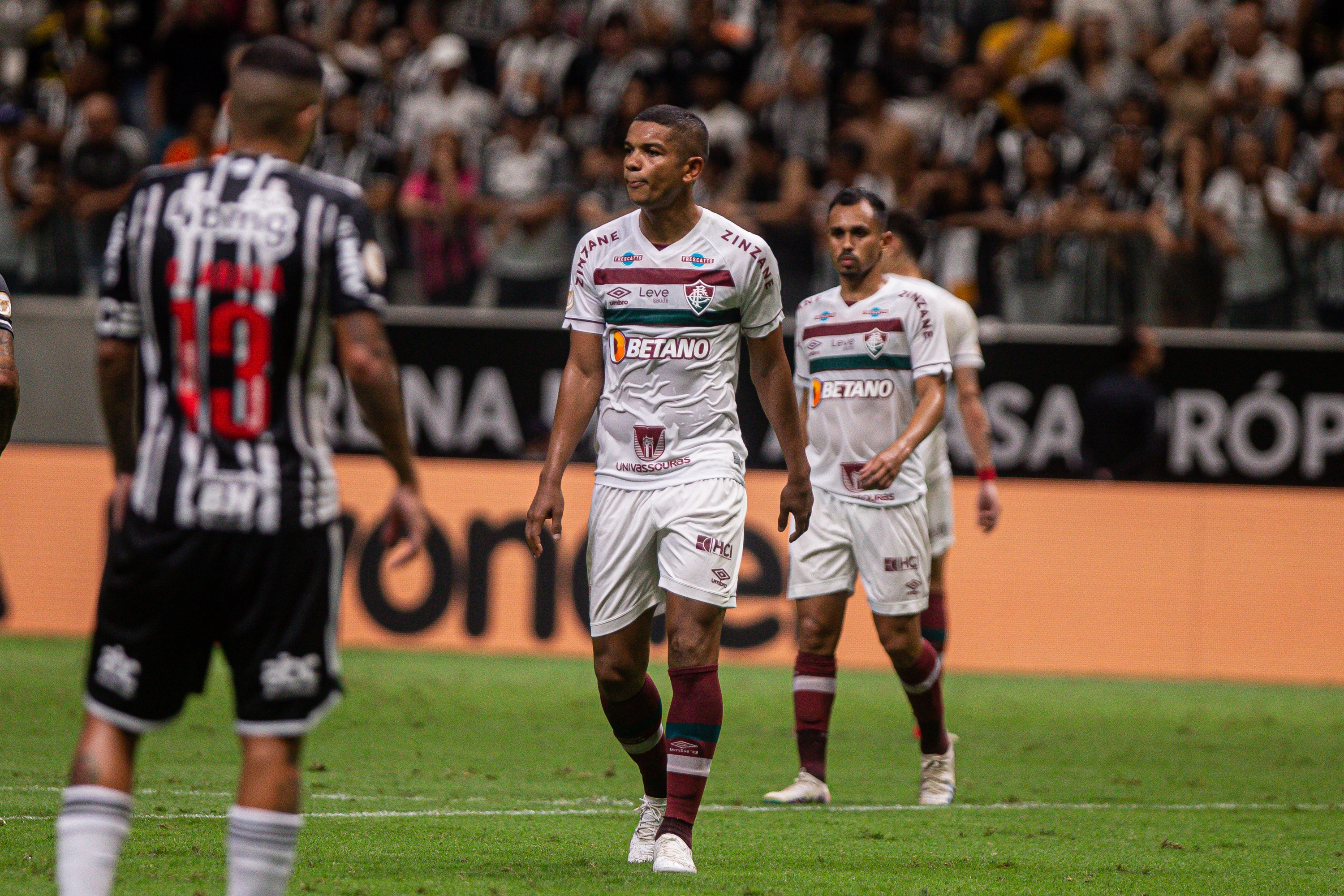 David Braz e Keno discutem no banco do Fluminense; veja vídeo ...