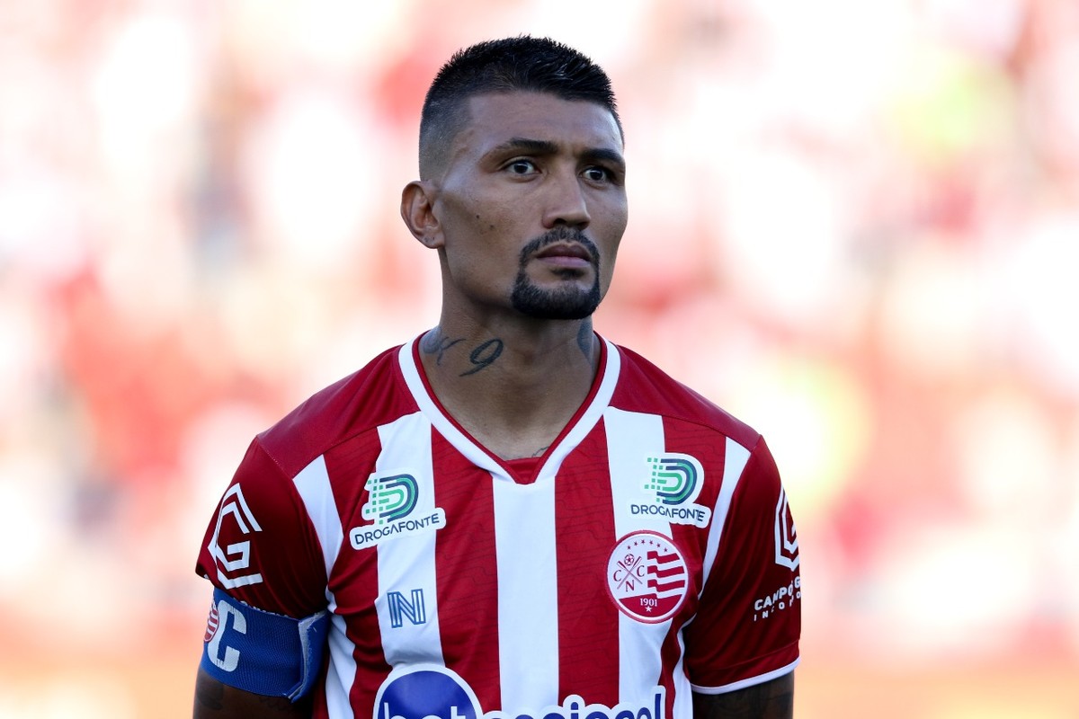 Kieza fica fora do banco, e Náutico diz que atacante foi poupado ...