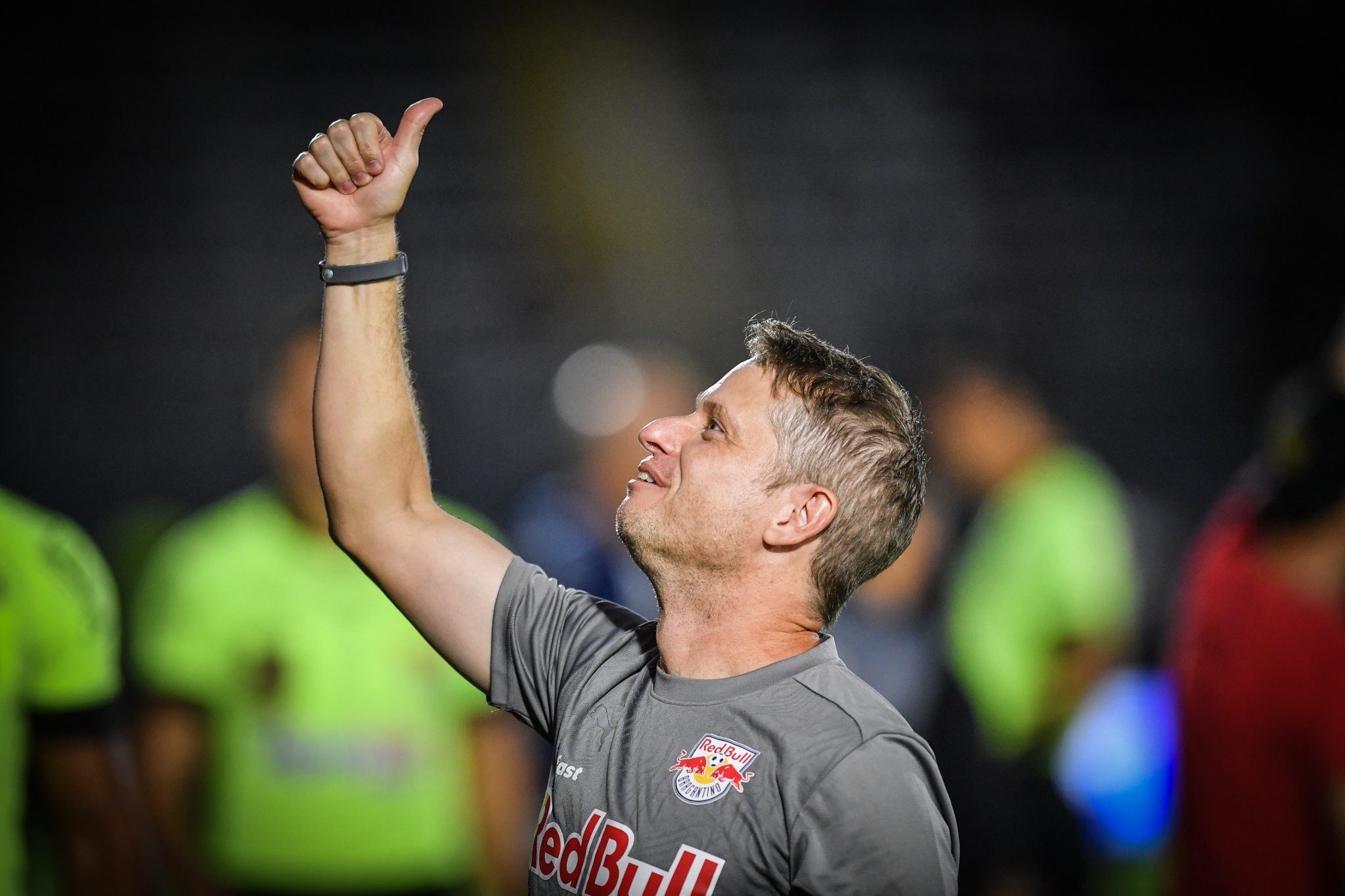 Fernando Seabra revela busca por zagueiro no Bragantino: 'Só temos três ...