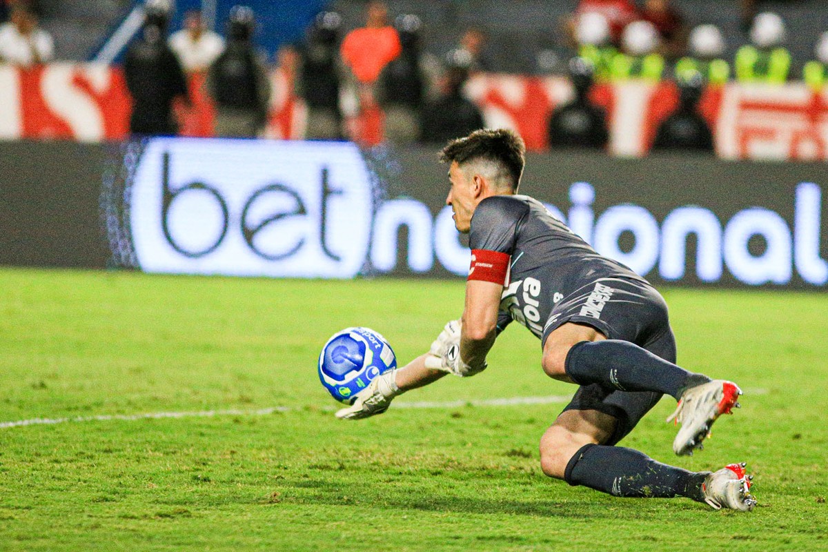 Goleiro da Chapecoense desabafa após permanência na Série B: “Saiu uma ...