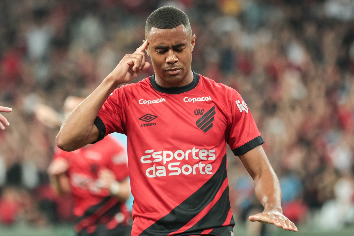 Cartoleiro aposta no Athletico-PR, vence rodada #5 e assume liderança ...