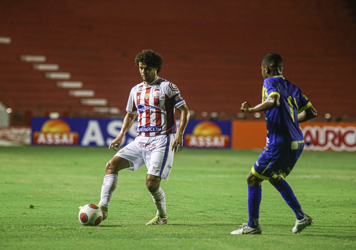 Jogador mais veterano do Náutico, Victor Ferraz recebe elogio do treinador: "O veinho tá on ...