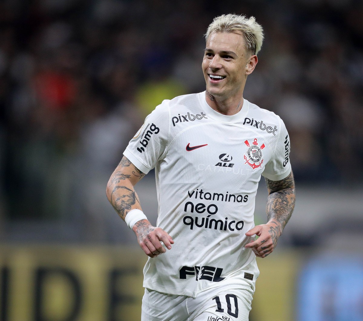 Róger Guedes terá contrato de quatro anos no Catar; veja quanto ...