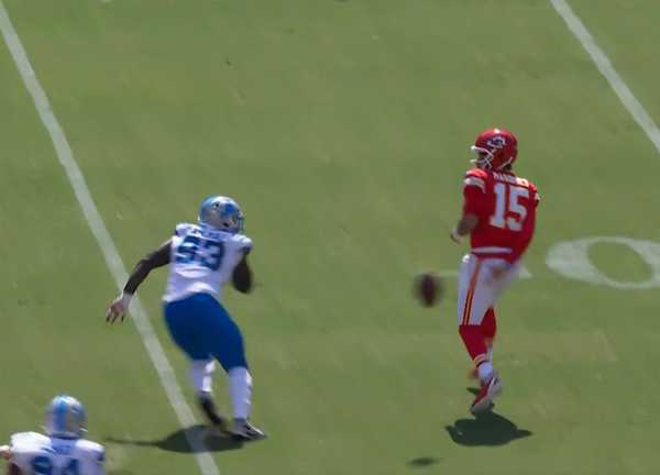 NFL: Patrick Mahomes inova com passe pelas costas; veja vídeo | nfl | ge