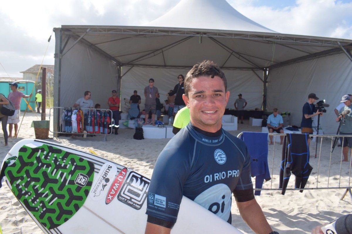 Deivid Silva aproveita folga do Mundial de Surfe para disputar etapa do ...