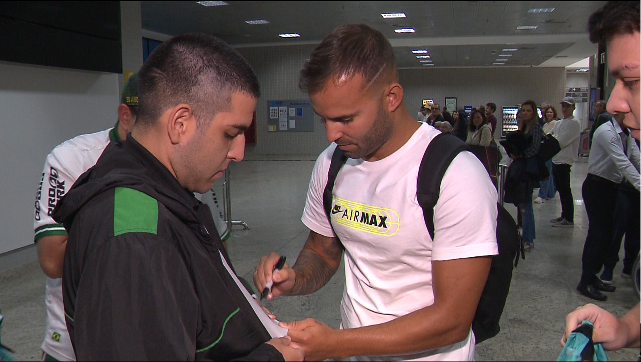 Jesé Rodríguez desembarca para assinar com o Coritiba e atende ...