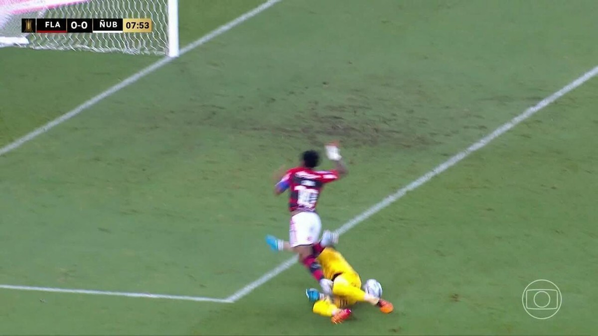 Gabigol treina com elenco do Flamengo após reclamar de dores nas costas ...