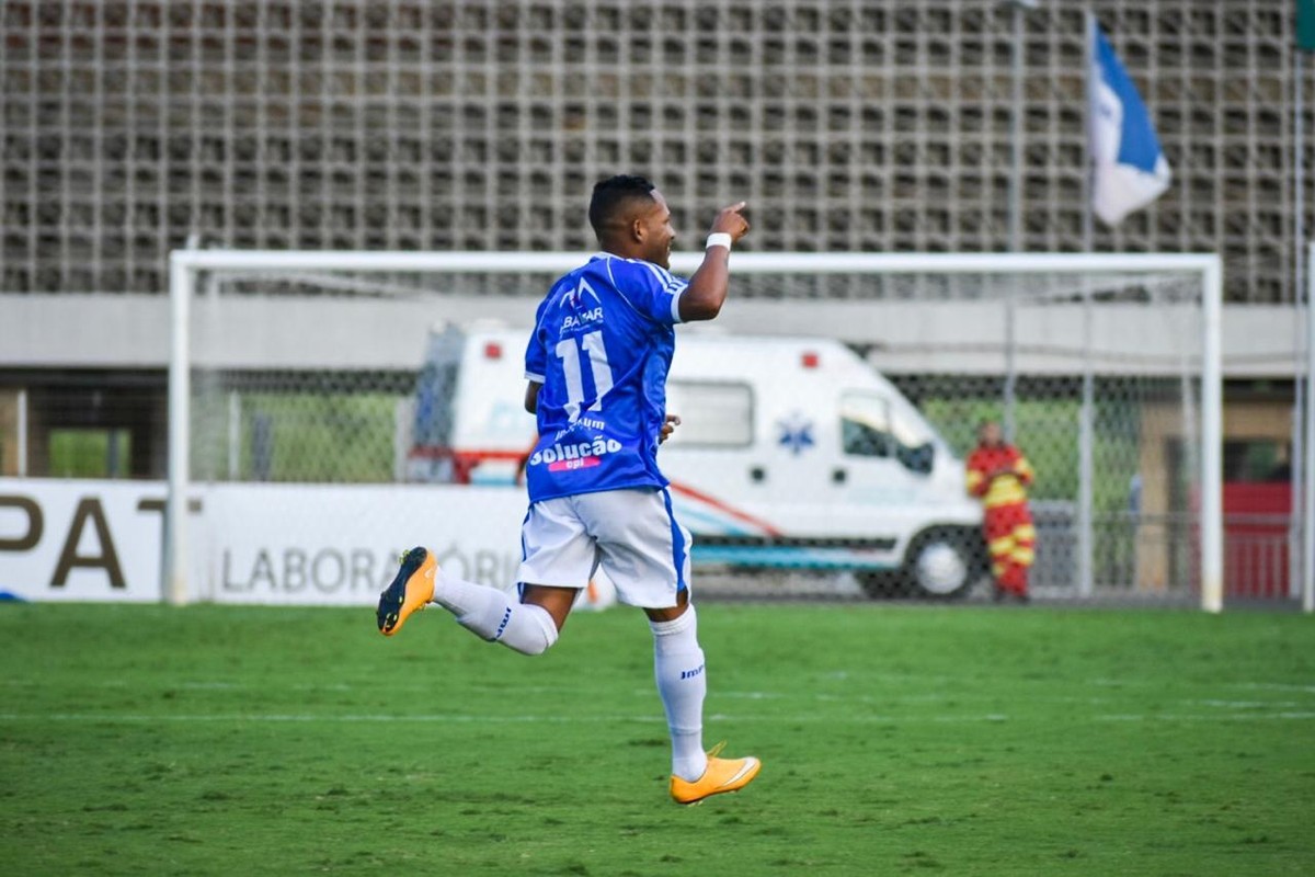 Após grave lesão em 2018, Carlos Vitor dá a volta por cima e vive seu ...