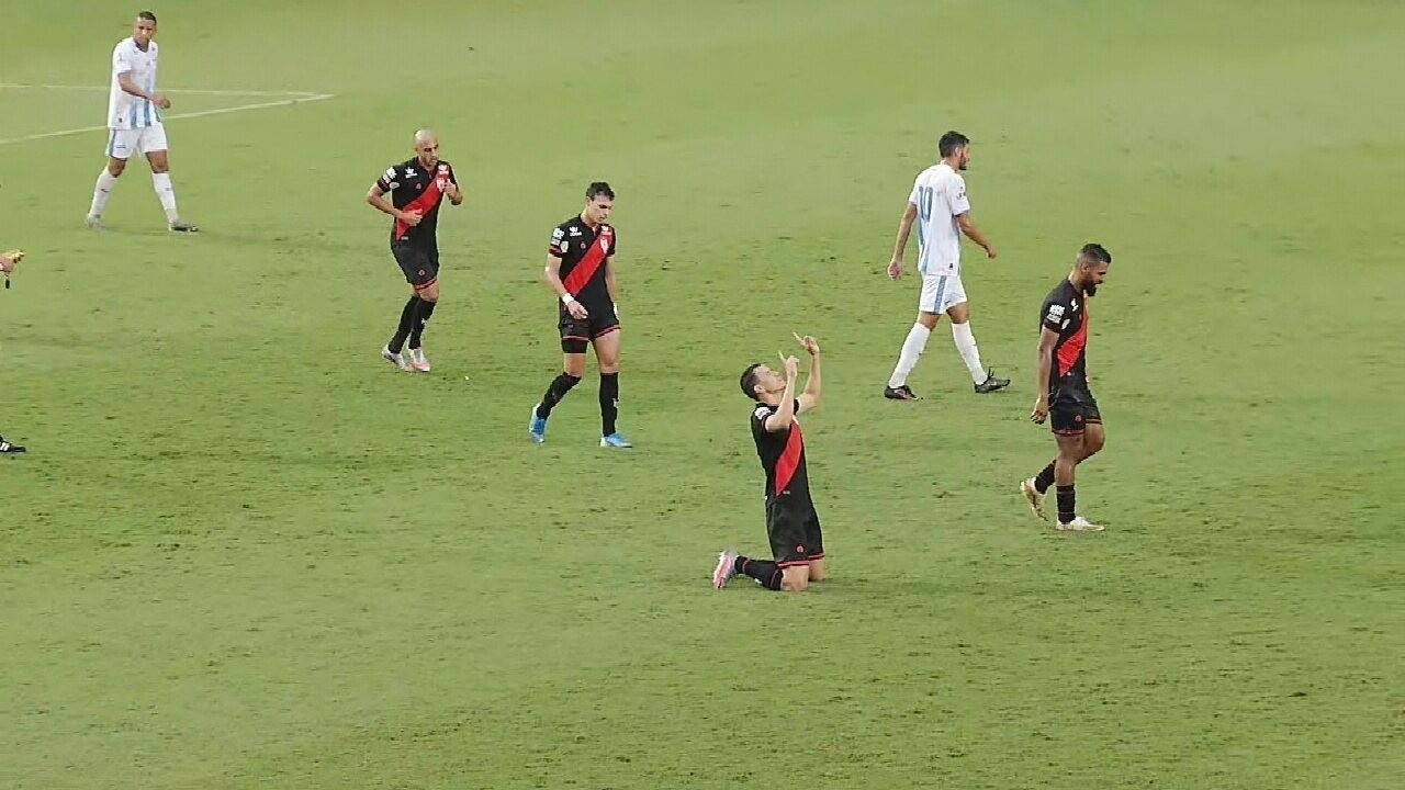 Técnico elogia sintonia entre Zé Roberto e Roberson na vitória do ...