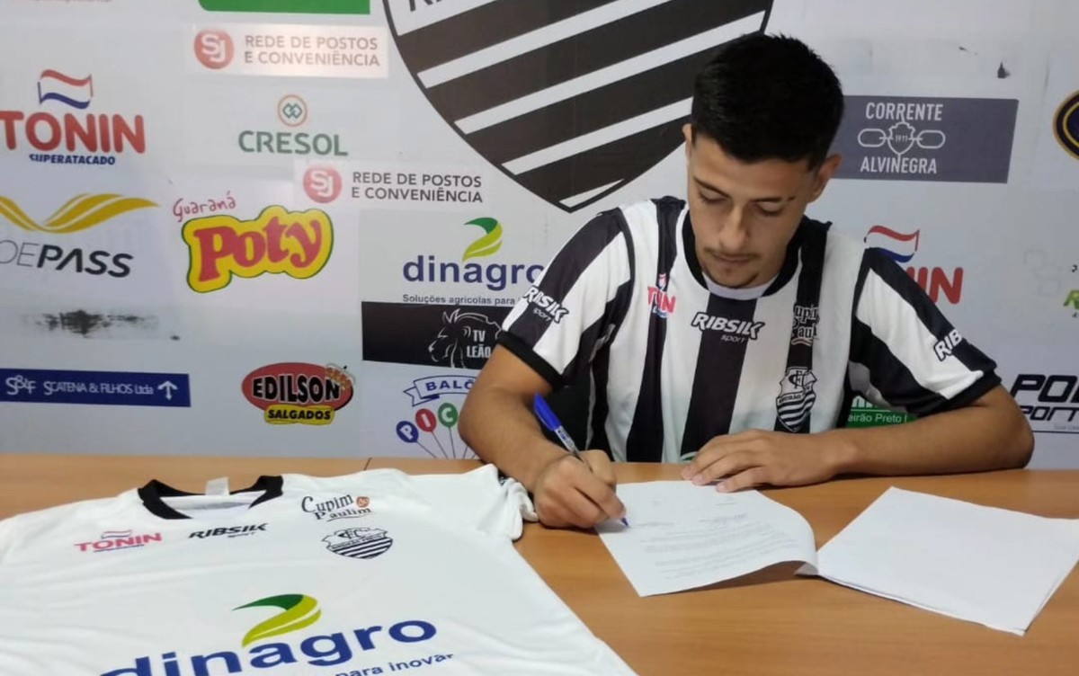 Kauan Gomes assina primeiro contrato profissional com Comercial | comercial-sp | ge
