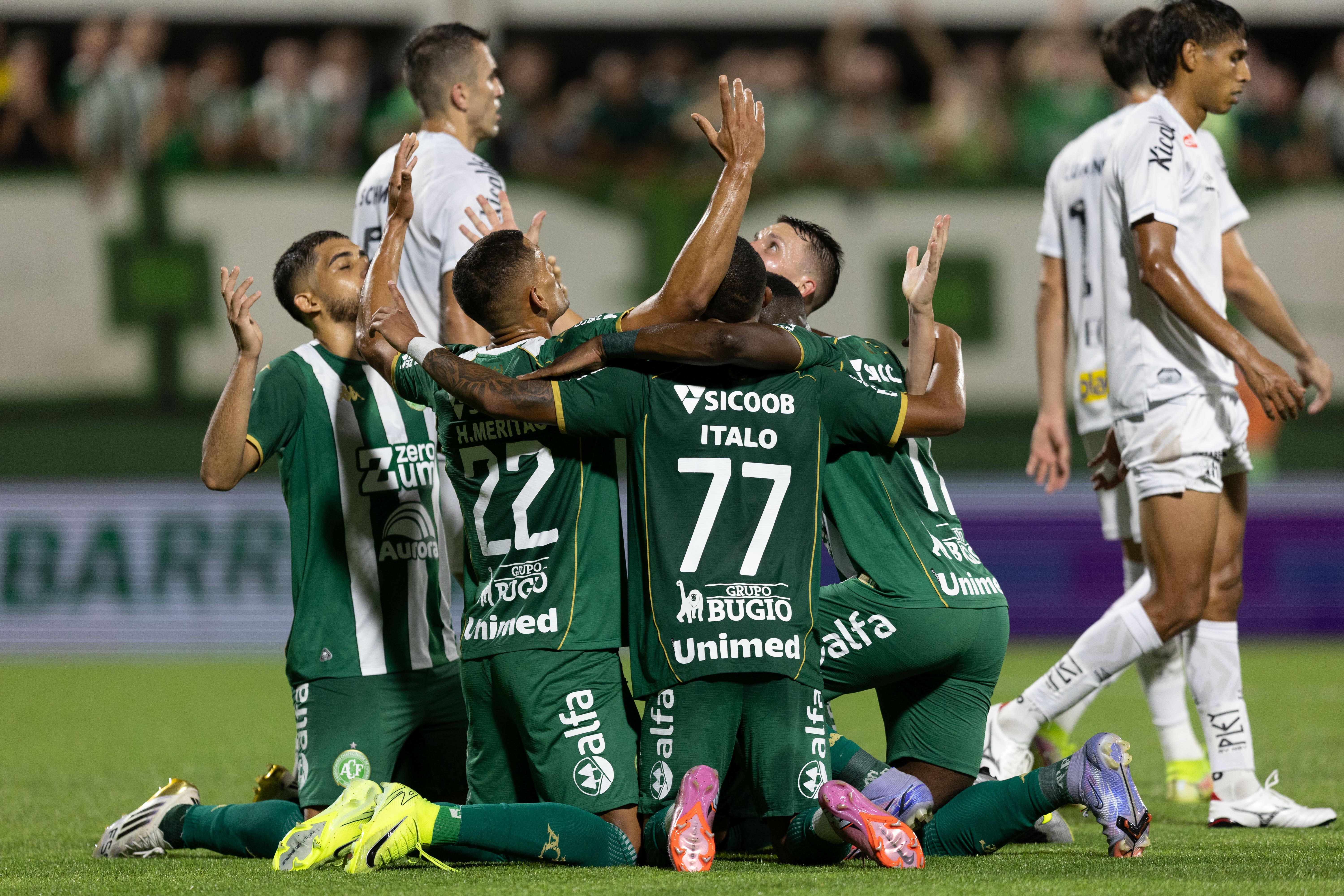 Escalação da Chapecoense: base da estreia mantida e novidades na lista ...