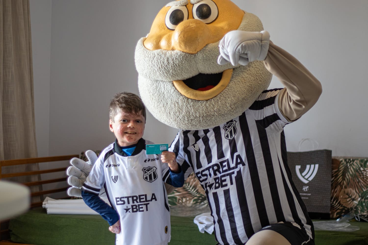 Ceará dá camisa de presente a Gui, torcedor símbolo do Vasco | futebol | ge