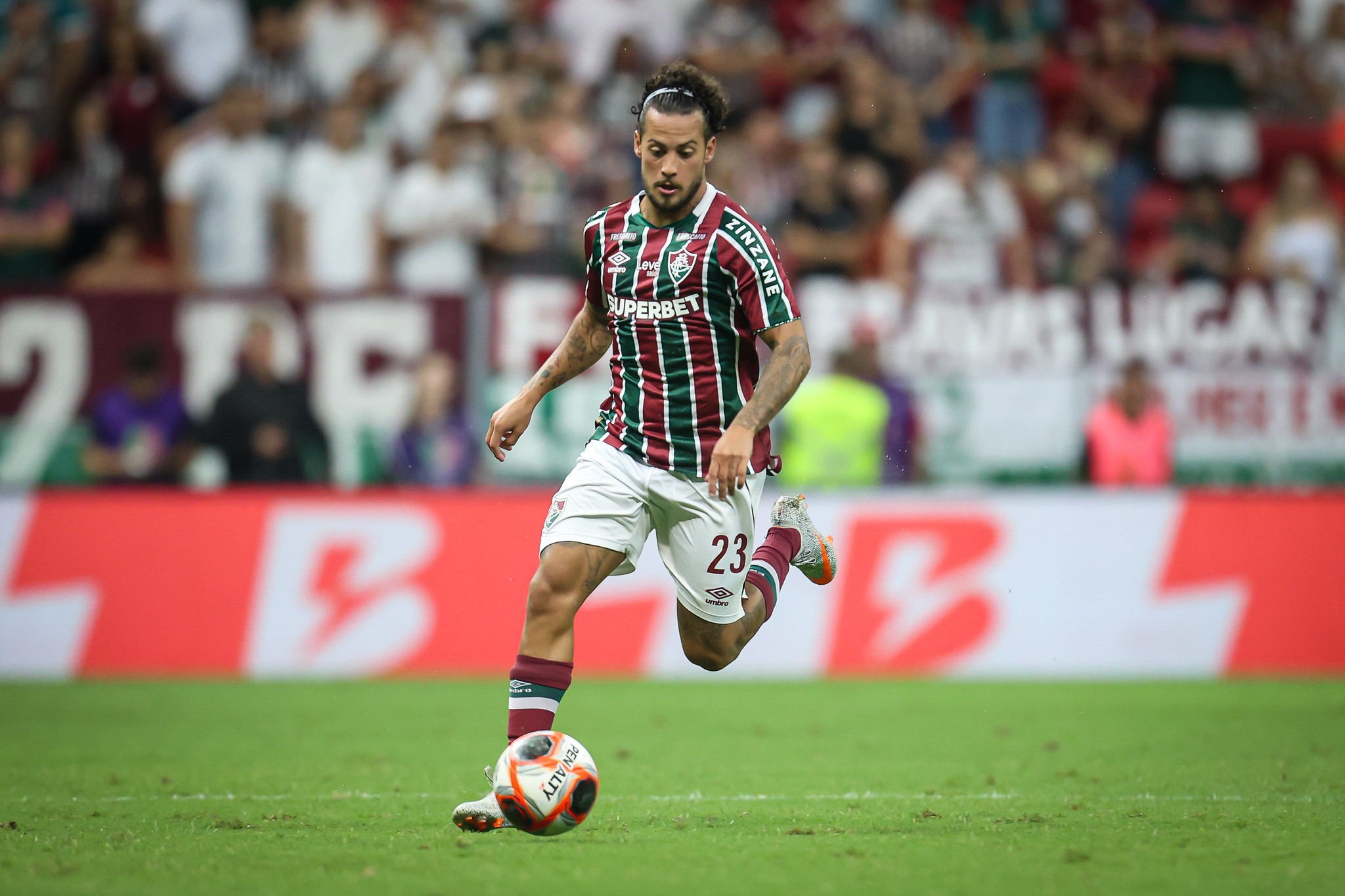 Guga vai bem em mais um "jogo grande" e acirra disputa por titularidade ...