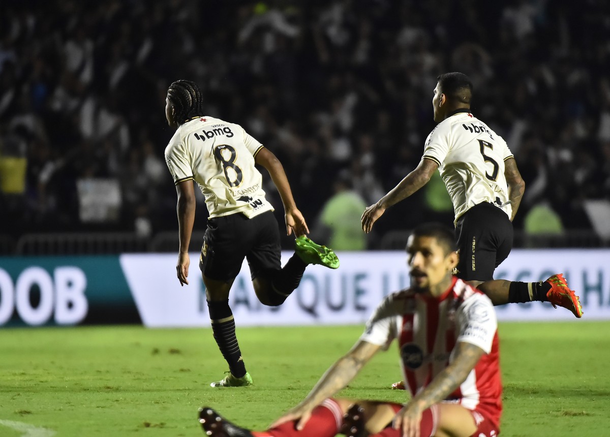 Andrey comemora gol e contrato renovado com o Vasco: "Clube do meu ...