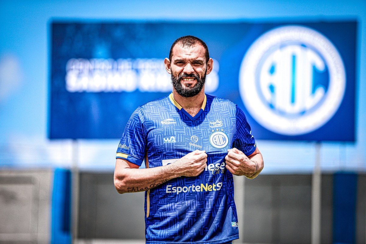 Adalberto é apresentado e fala em dar o seu melhor pelo Confiança ...