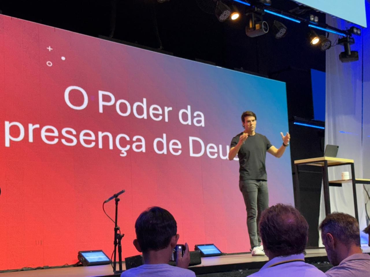 Pastor Kaká: como é culto do ex-jogador que faz igreja virar estádio | Ge