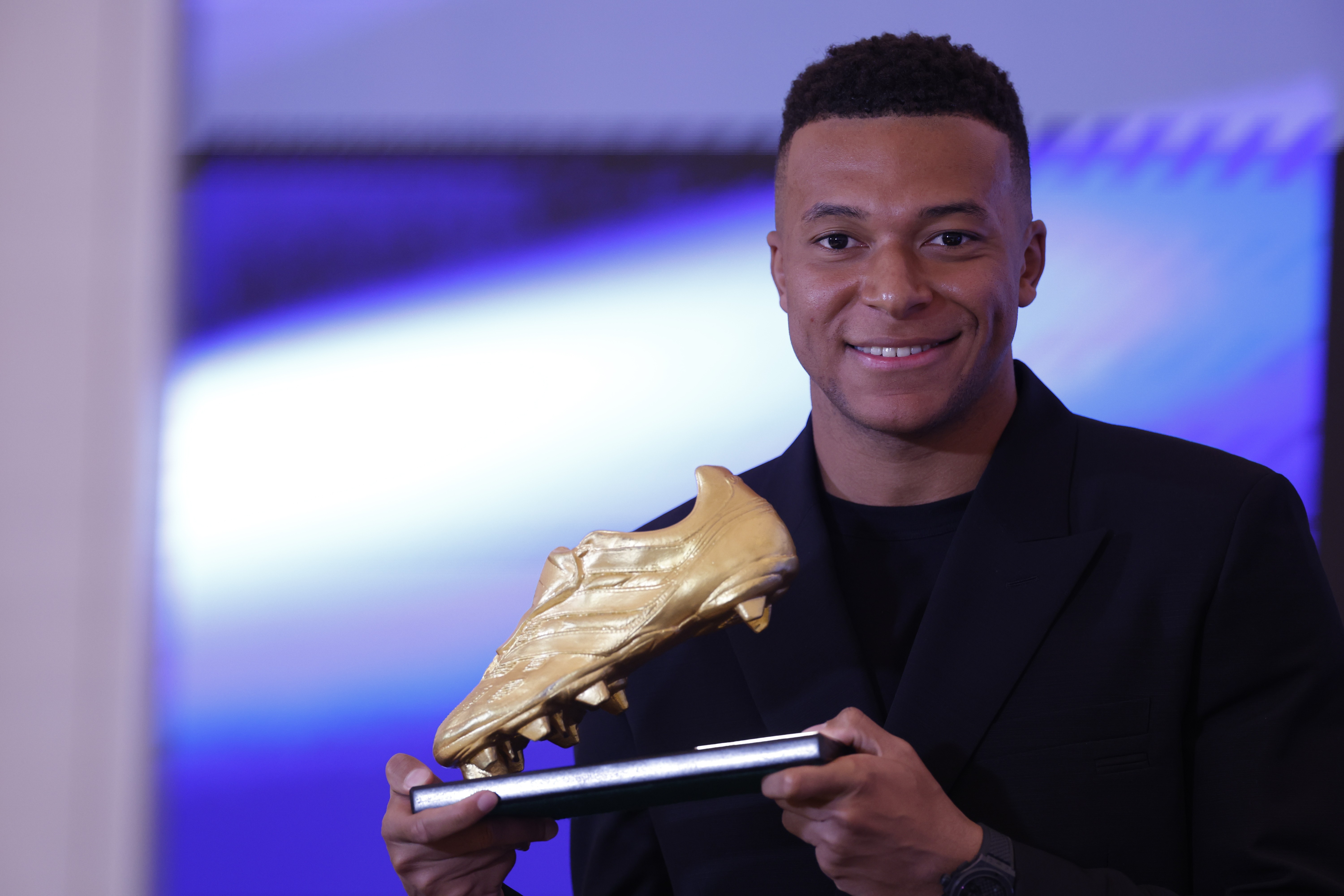 Mbappé recebe Chuteira de Ouro, e peso dos gols fez francês superar ...