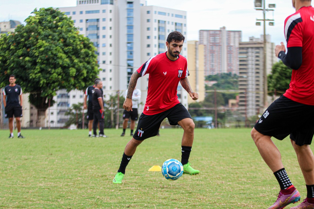 Patrick Brey é oficializado como reforço do Botafogo-SP, faz 1º treino ...