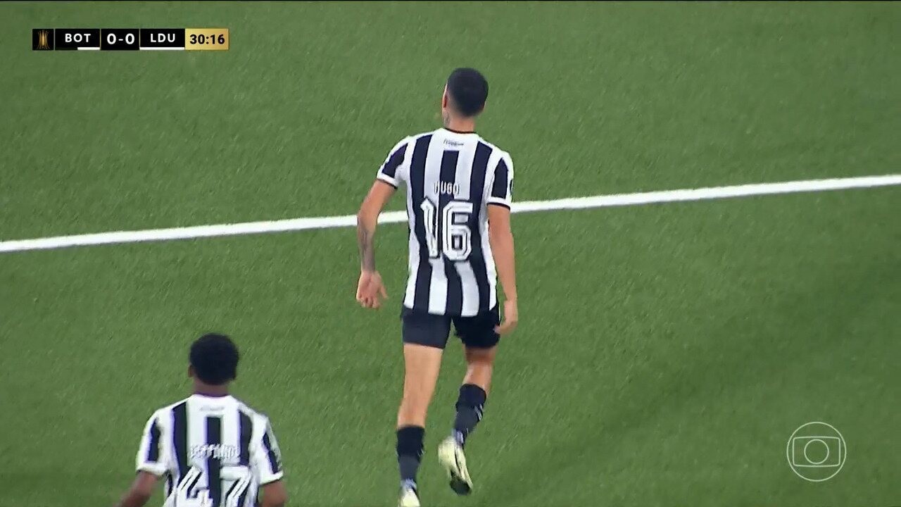 Vitória anuncia a contratação do lateral Hugo, ex-Botafogo | Ge