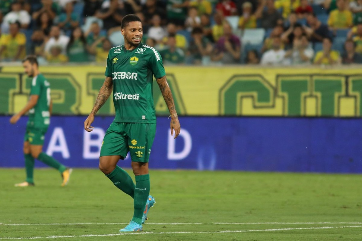 André Felipe sofre com tendinite e não viaja para enfrentar o Santos ...