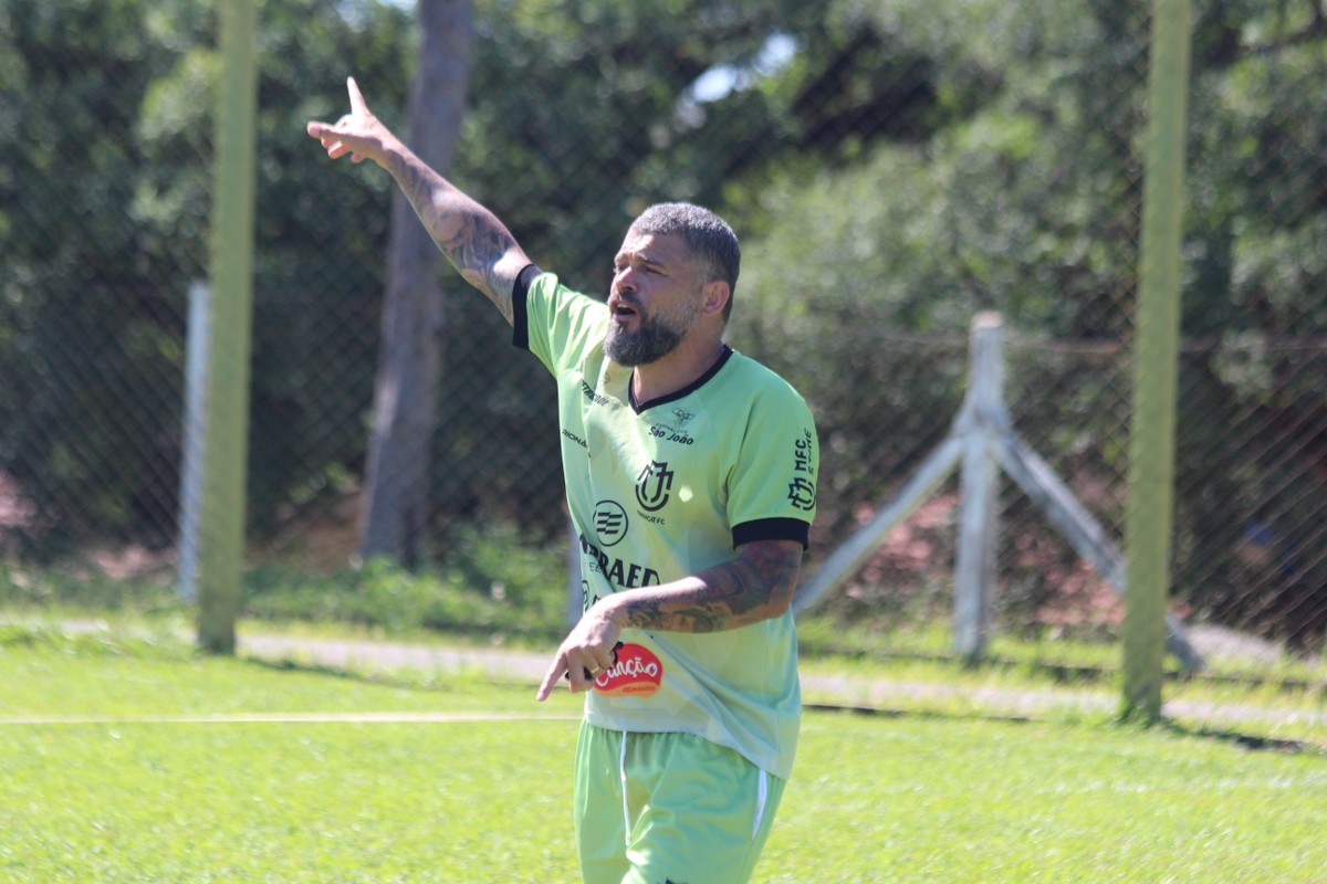 Ex-Inter e Fluminense, Edinho assume como técnico do sub-20 do Maringá ...