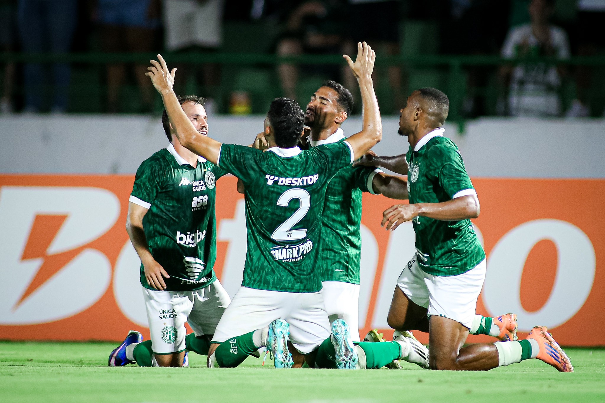 Guarani tem "dor de cabeça" na lateral contra o Amazonas | Ge