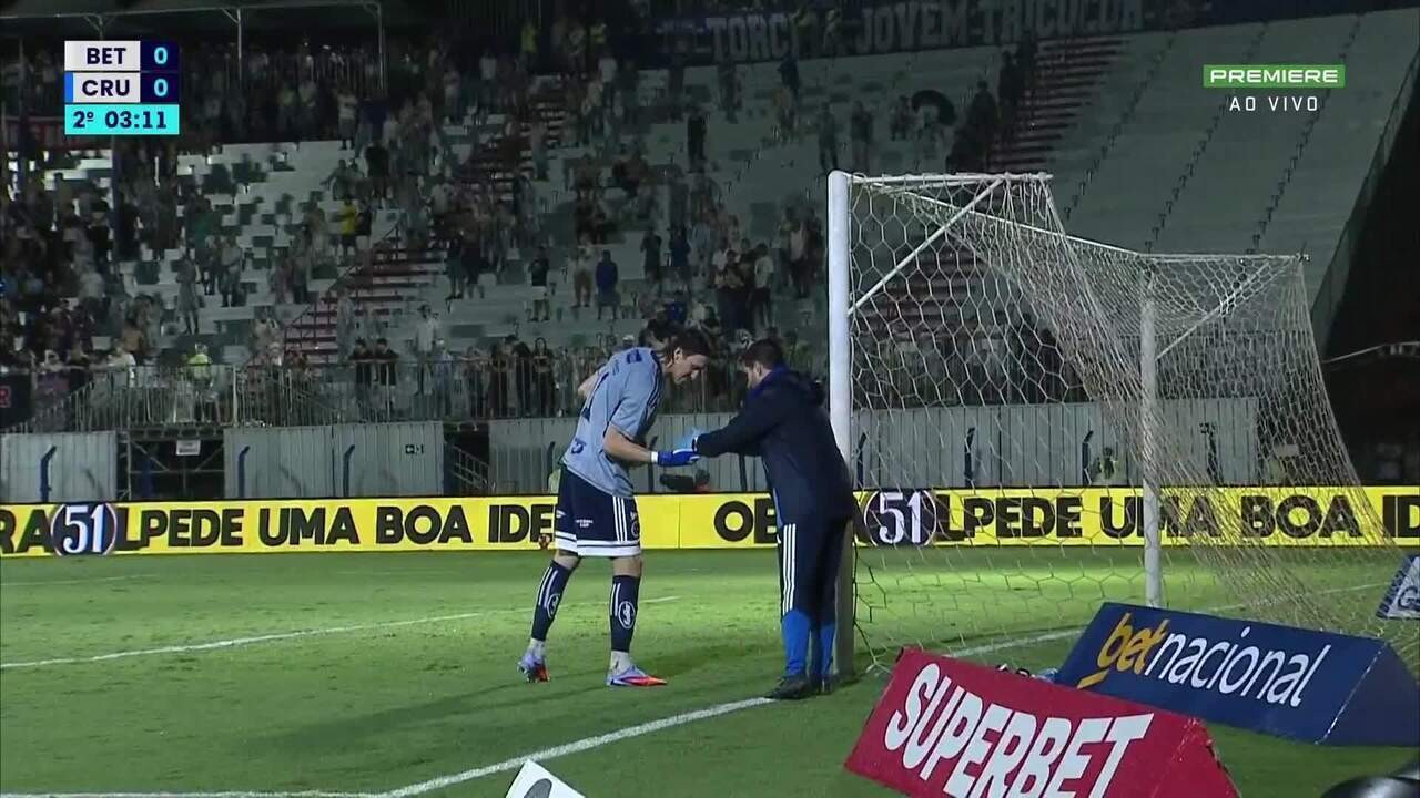 Foi ao banheiro? Jogo do Cruzeiro é paralisado para Cássio ir ao ...