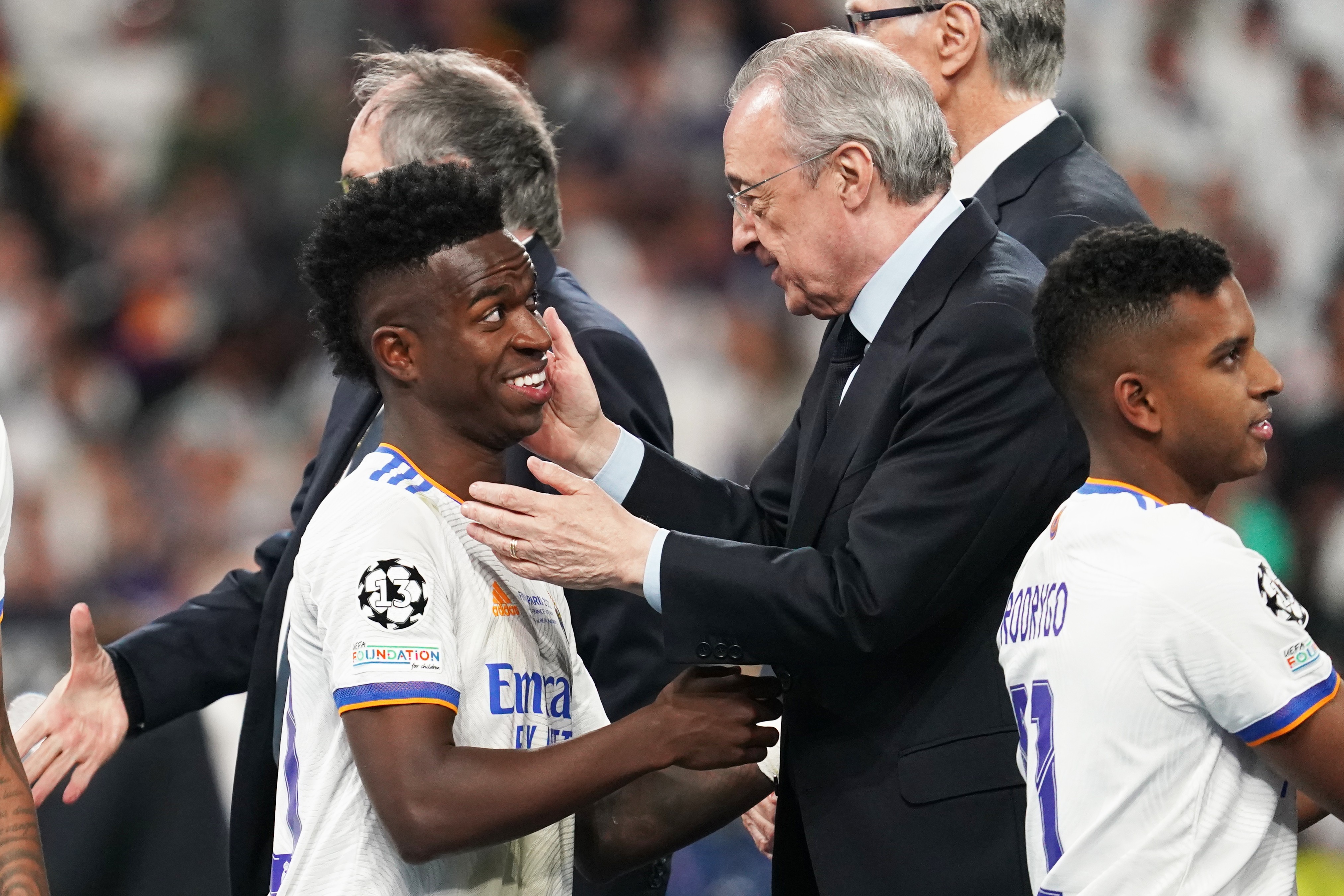 Presidente do Real Madrid premia jogadores com 250 mil euros por ...