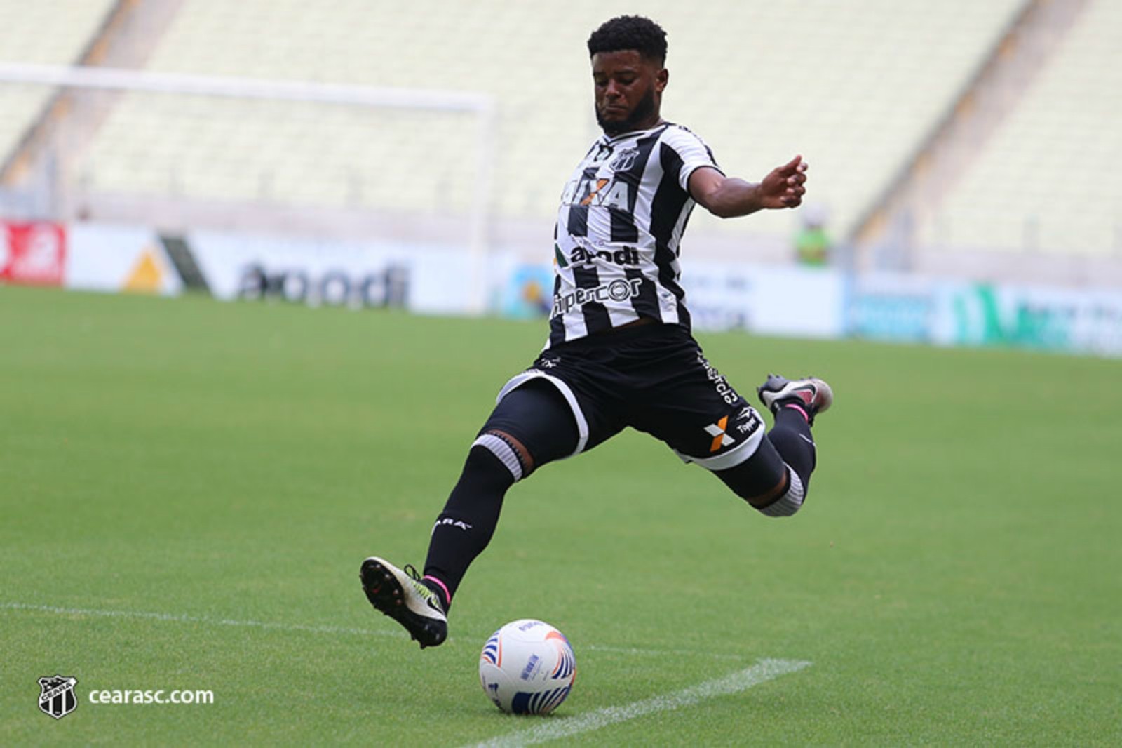 Lateral Rafael Carioca é a 33ª contratação do CRB para a temporada