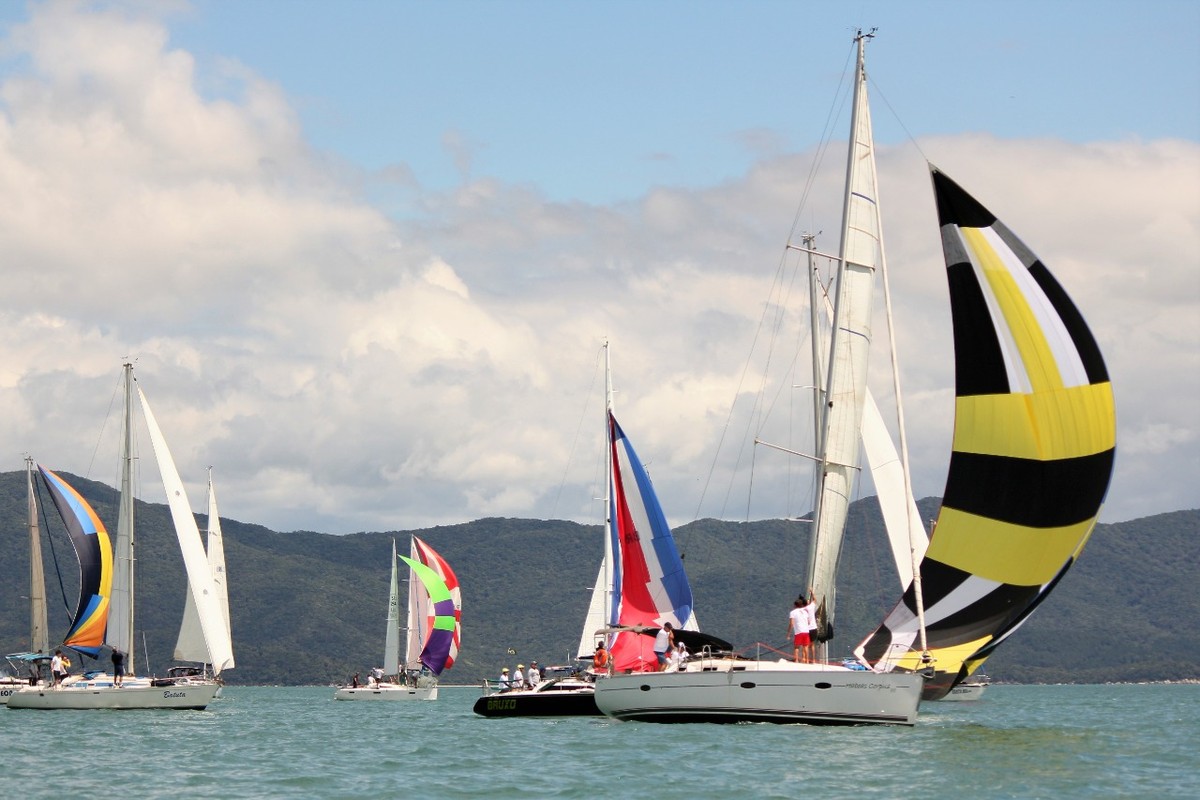Regata com mais de 30 veleiros bate recorde no litoral de SC | sc | ge