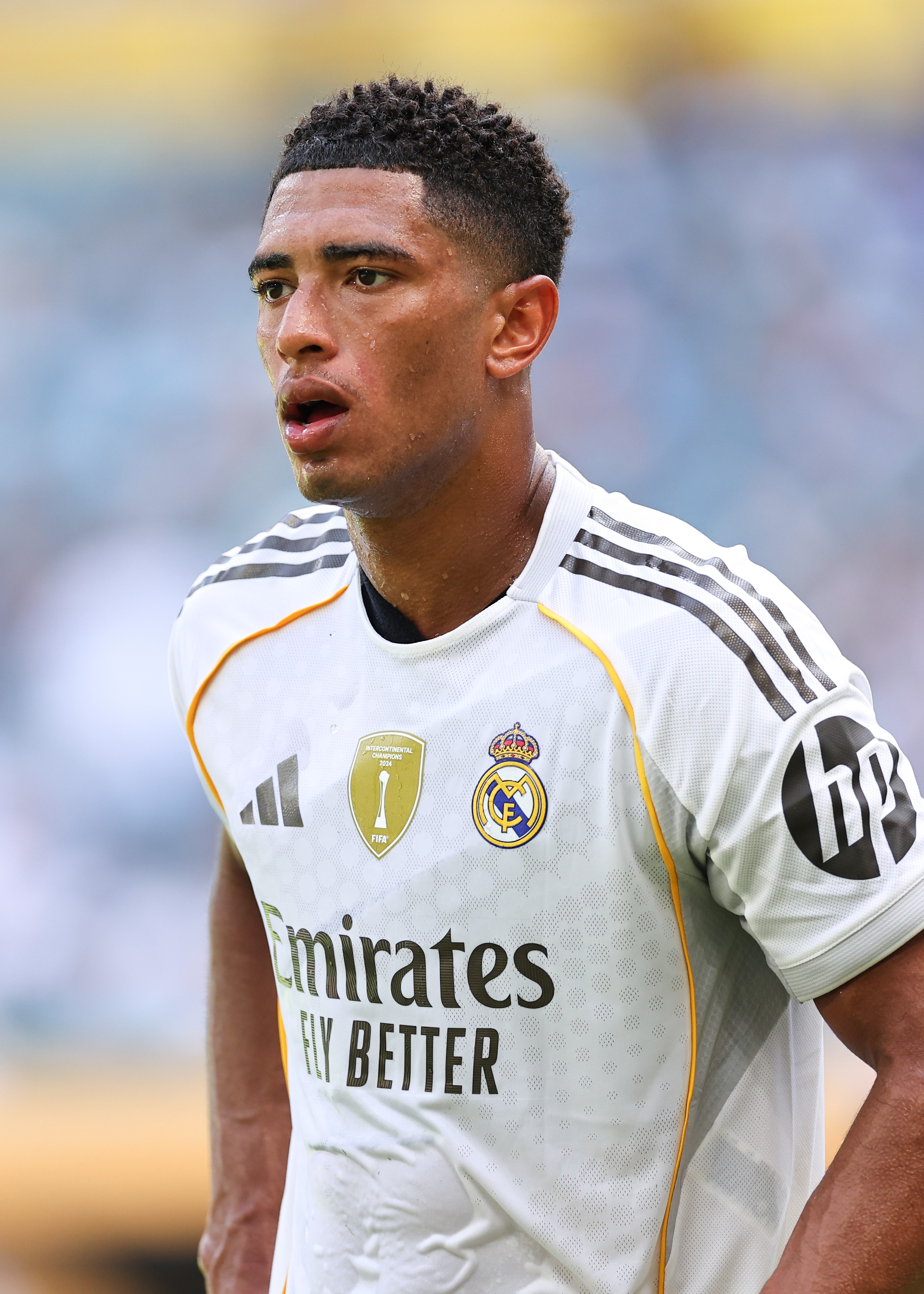 Real Madrid e Manchester City usam patch de campeões no uniforme ...