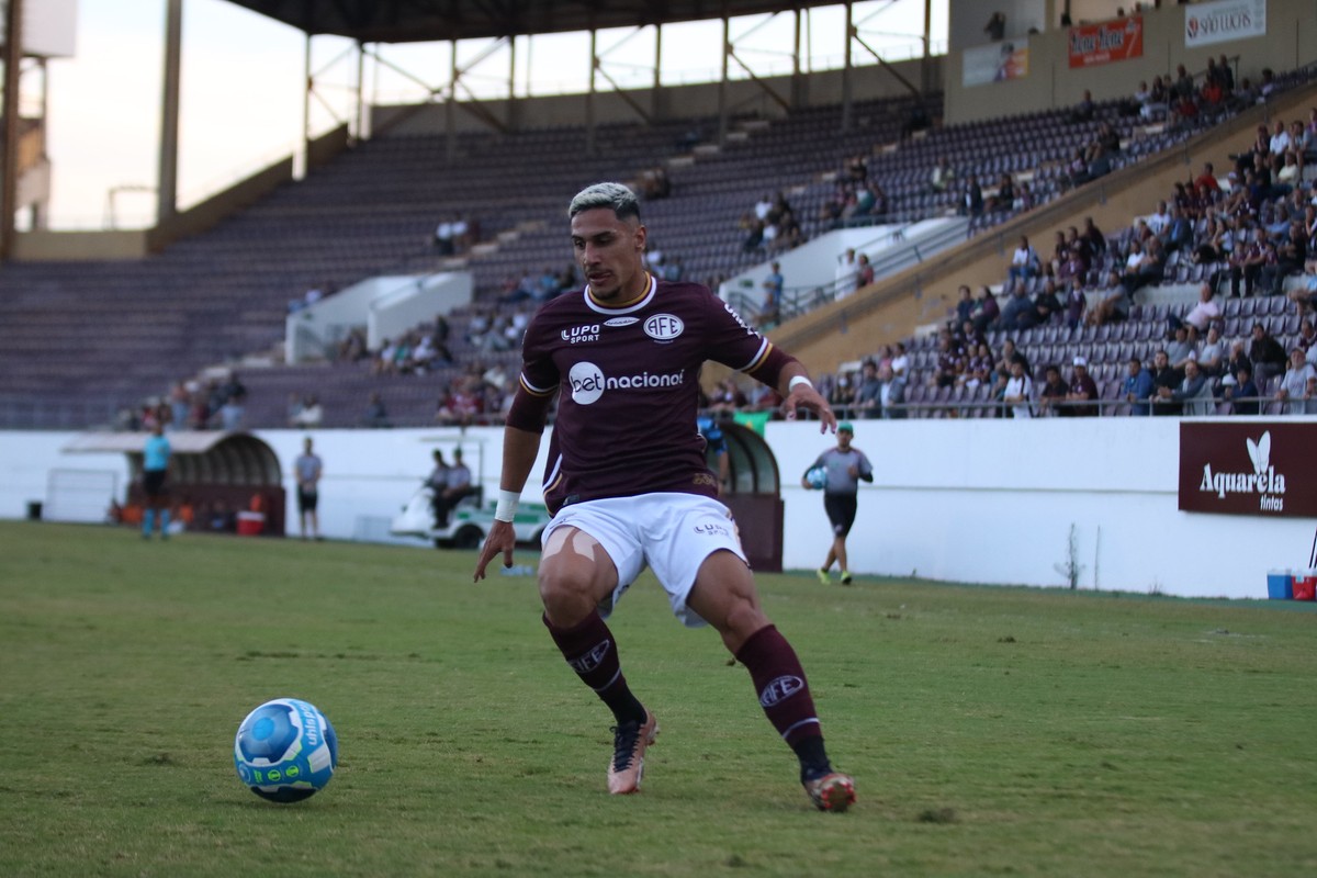 Júlio Vitor deixa Ferroviária e é a segunda baixa do elenco da Série C ...