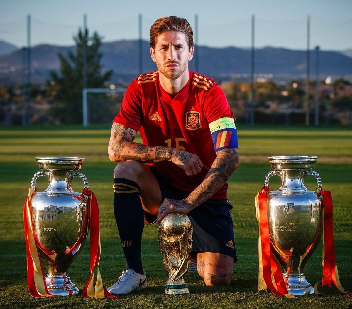 Sergio Ramos anuncia aposentadoria da Espanha e critica técnico ...
