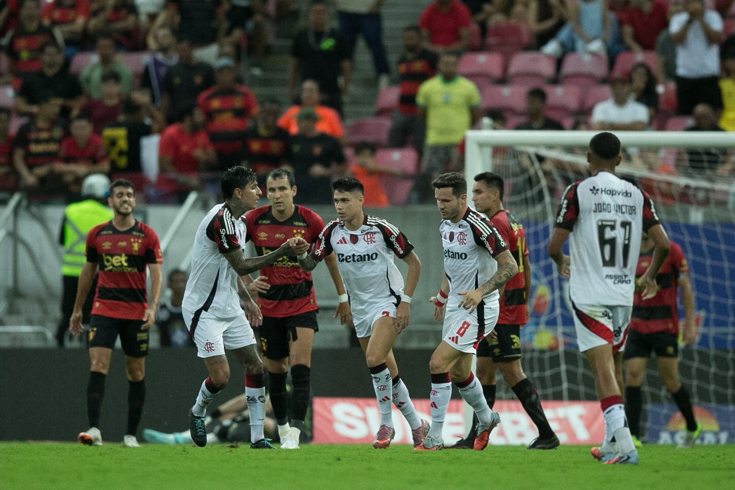 Sport tem dois jogadores expulsos em sete minutos contra o Flamengo | Ge