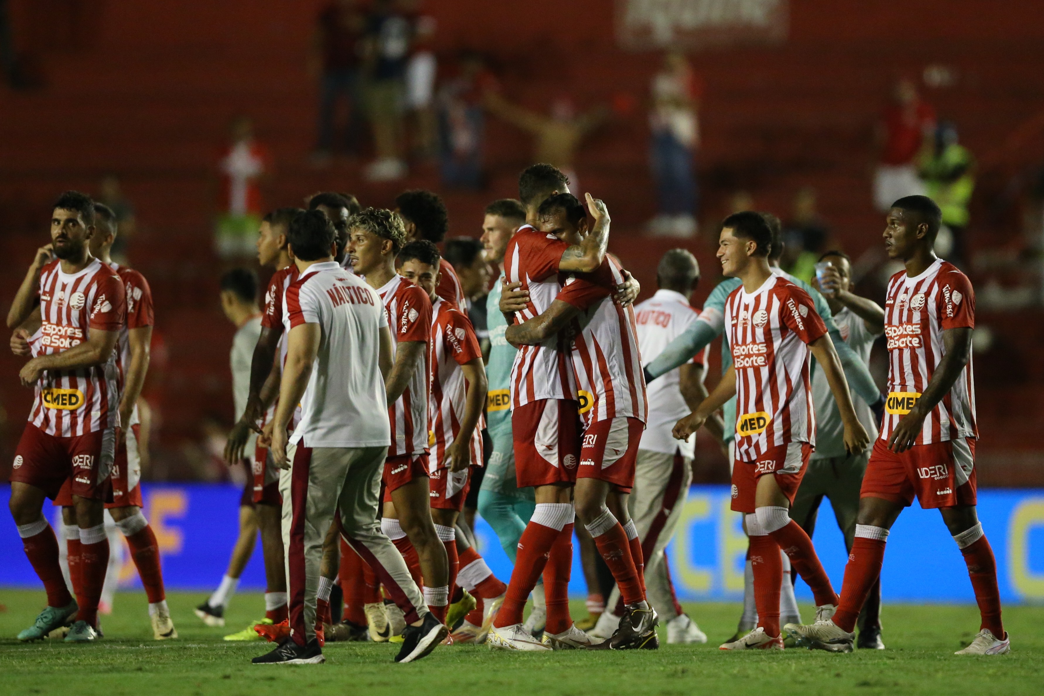 Náutico fica no meio do caminho para ter uma atuação convincente