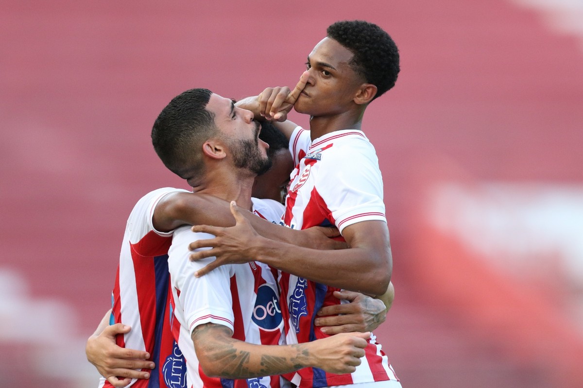 Náutico antecipa fim de contrato com Anilson e jogador deixa o clube ...