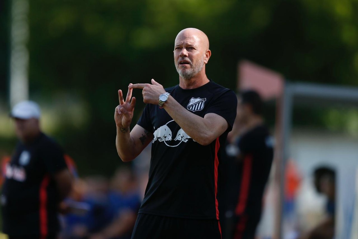 Zago relembra início no São Paulo como atacante, defende futebol ...