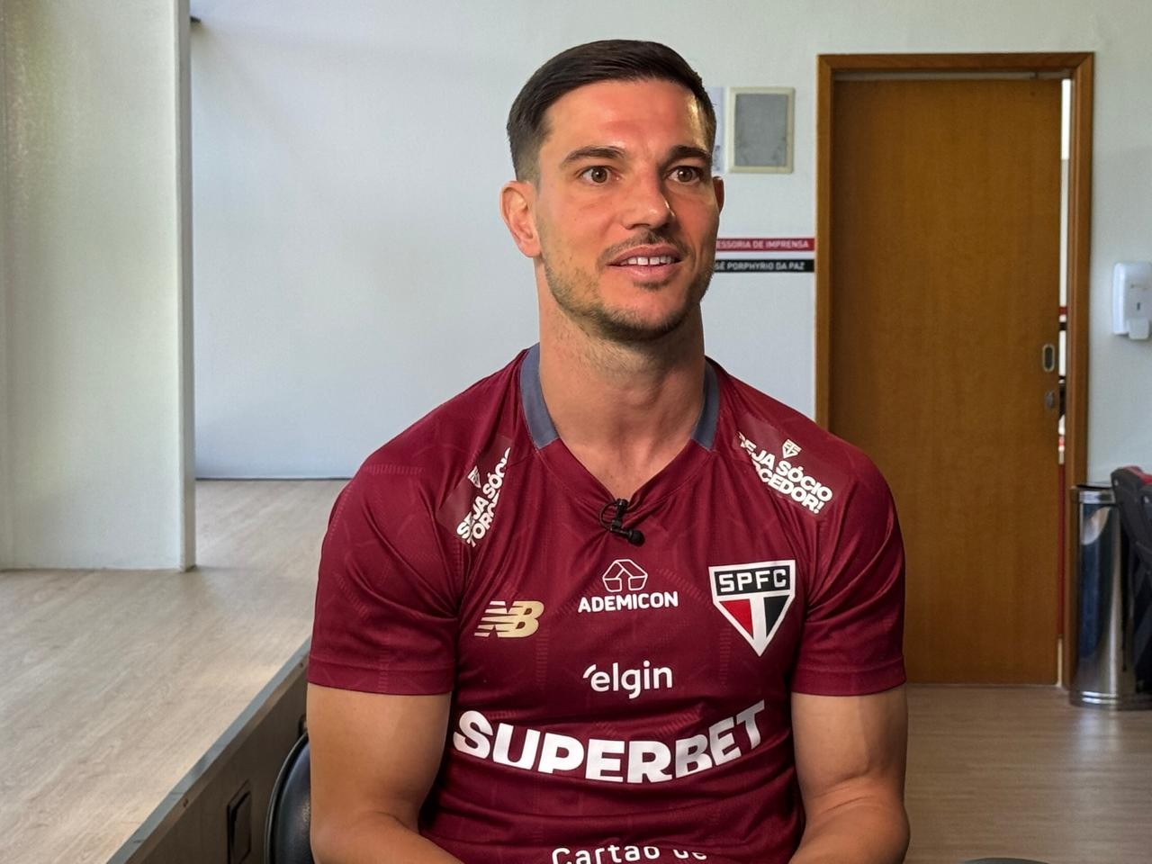 Em casa no Brasil, Cédric se empolga com a Libertadores pelo São Paulo ...