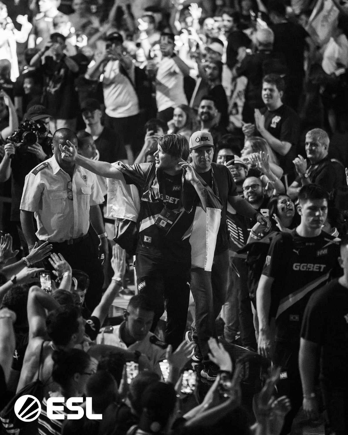 IEM Major Rio 2022: s1mple dá dedo do meio para torcida após derrota ...