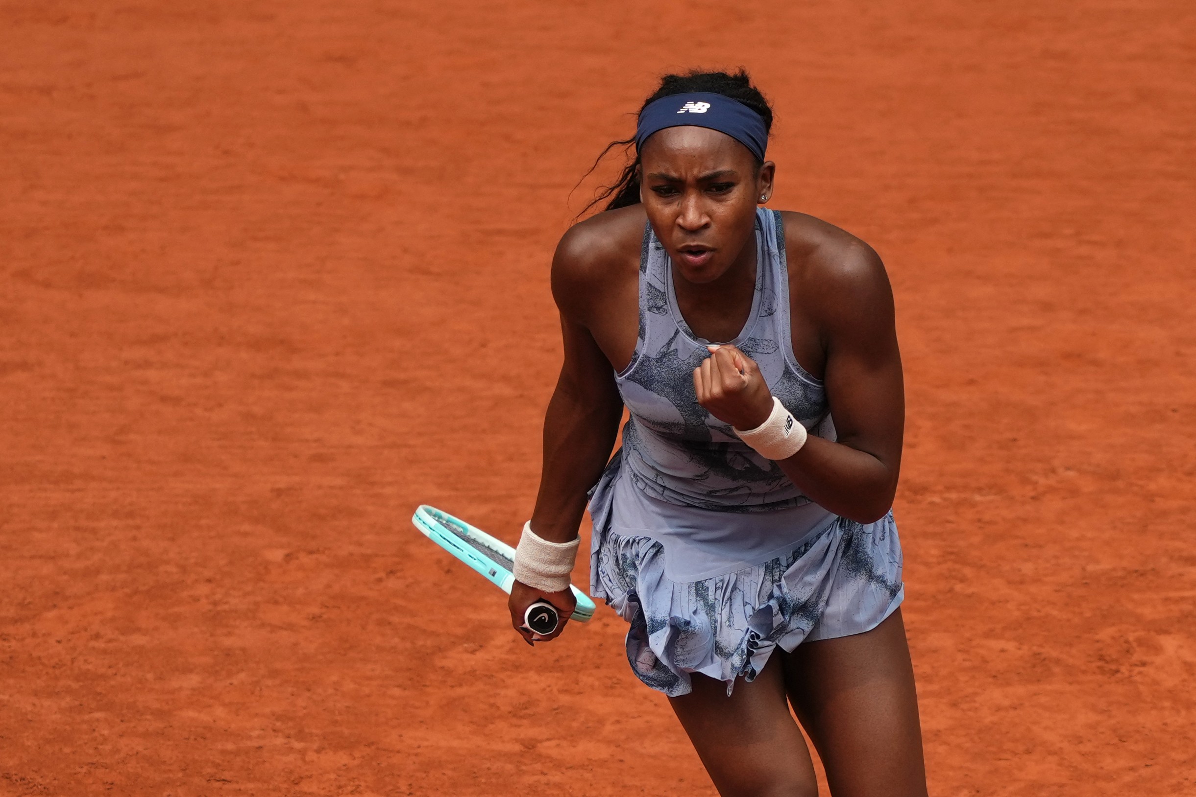 Coco Gauff supera Sabalenka de virada e é campeã de Roland Garros pela ...