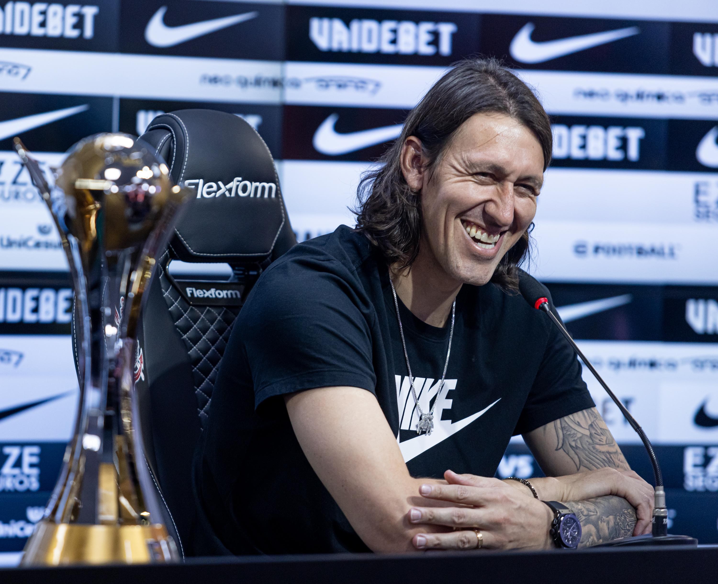Cássio diz que Corinthians "não precisa ir atrás" de novo goleiro ...