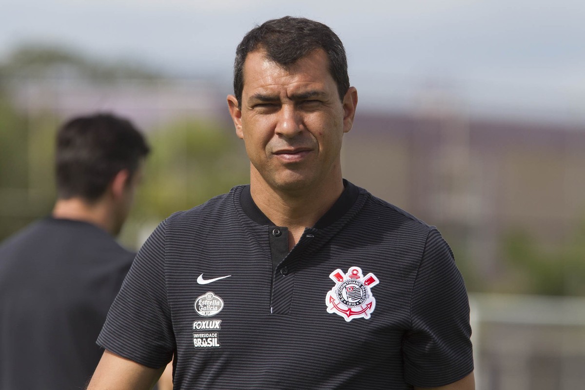 Carille não vê Corinthians atrás, mas diz: "Palmeiras contratou para ...