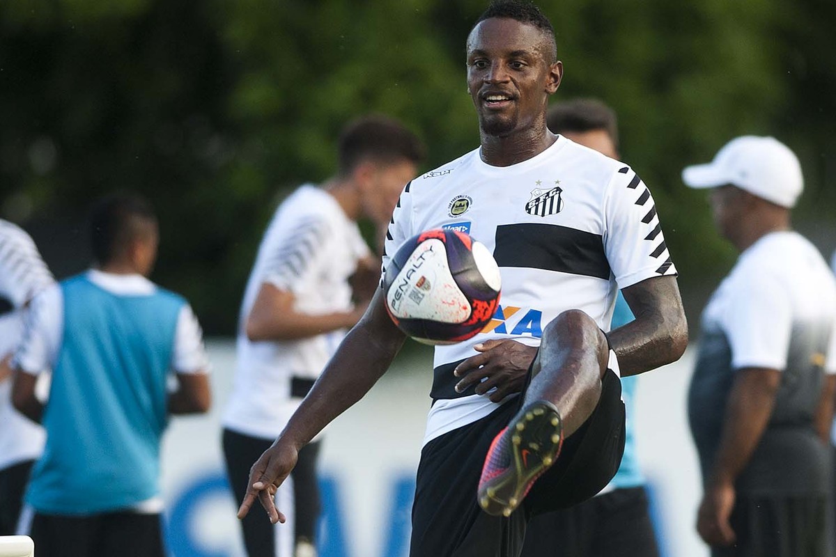 Cleber se vê injustiçado no Santos e diz que levou culpa por punição da ...