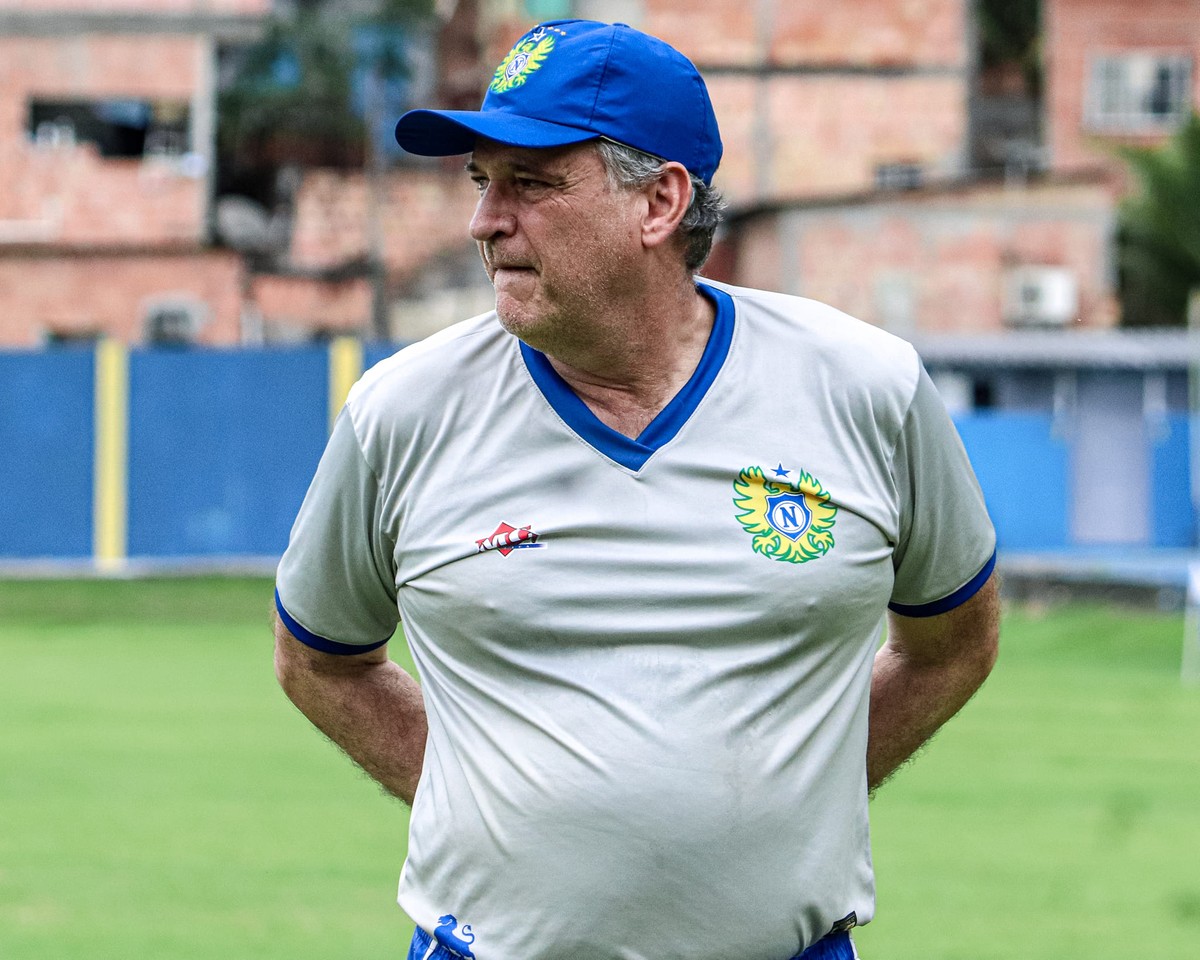 Apesar das críticas à forma de jogar, Fajardo ressalta: "É um time ...