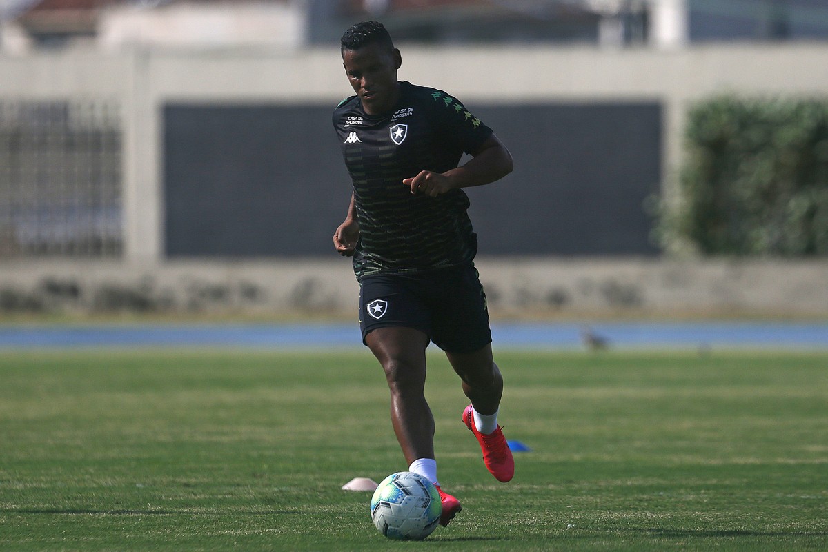 Escalação do Botafogo: Éber Bessa é novidade contra o Bragantino; Honda ...
